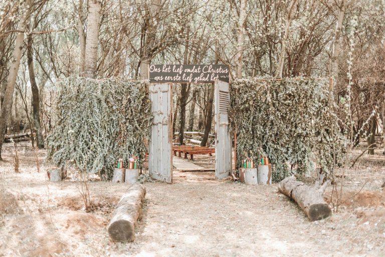 Rustic Rose Gold Wedding by Aline Photography | SouthBound Bride