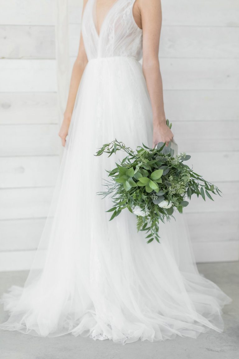 Minimalist Greenery Wedding Inspiration by Carolina Goodwin Photography ...